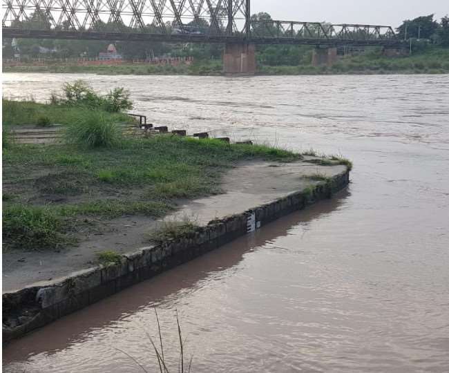 Rainfall In Jammu Kashmir बढ़ने लगा दरिया चिनाब का जलस्तर प्रशासन ने