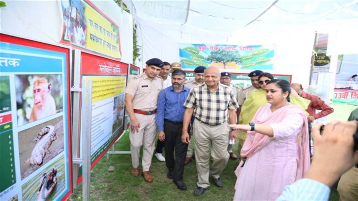 मेयर मनमोहन ने पौधारोपण से की वन महोत्सव की शुरुआत, वितरित किए दो हजार ...