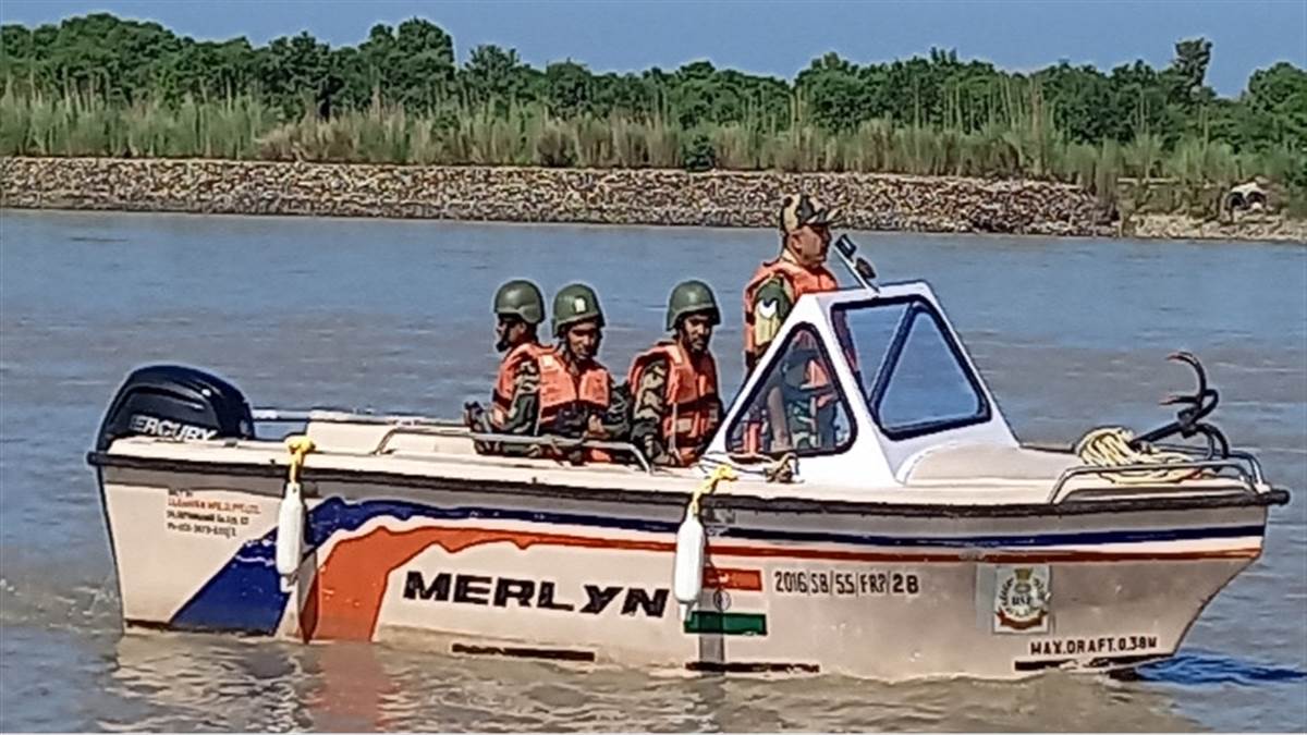 High Alert In Jammu : नदी-नालों के रास्ते आतंकी घुसपैठ करवाने की फिराक ... High Alert In Jammu : नदी-नालों के रास्ते आतंकी घुसपैठ करवाने की फिराक ...