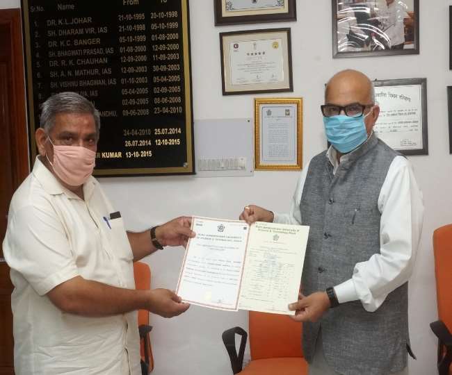 पढ़ाई का ऐसा जज्‍बा, 61 साल की उम्र में सतपाल शर्मा ने जीजेयू से पास की ...