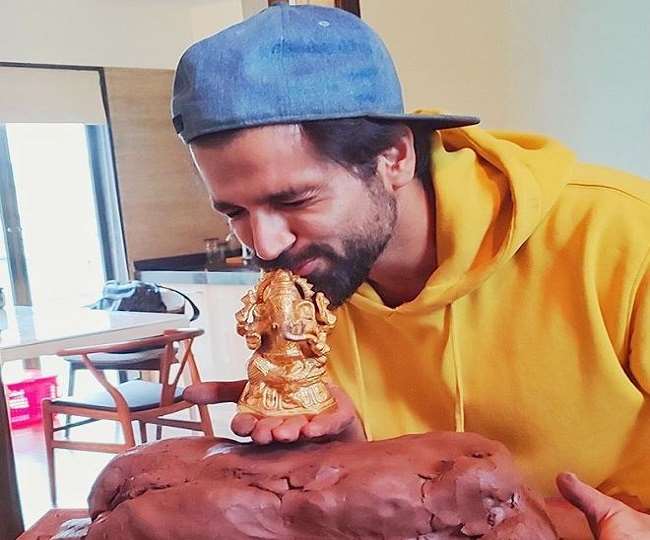 Ganesh Puja 2020: ऋत्विक धनजानी ने क्ले की बनाई इको-फ्रेंडली गणेश ...