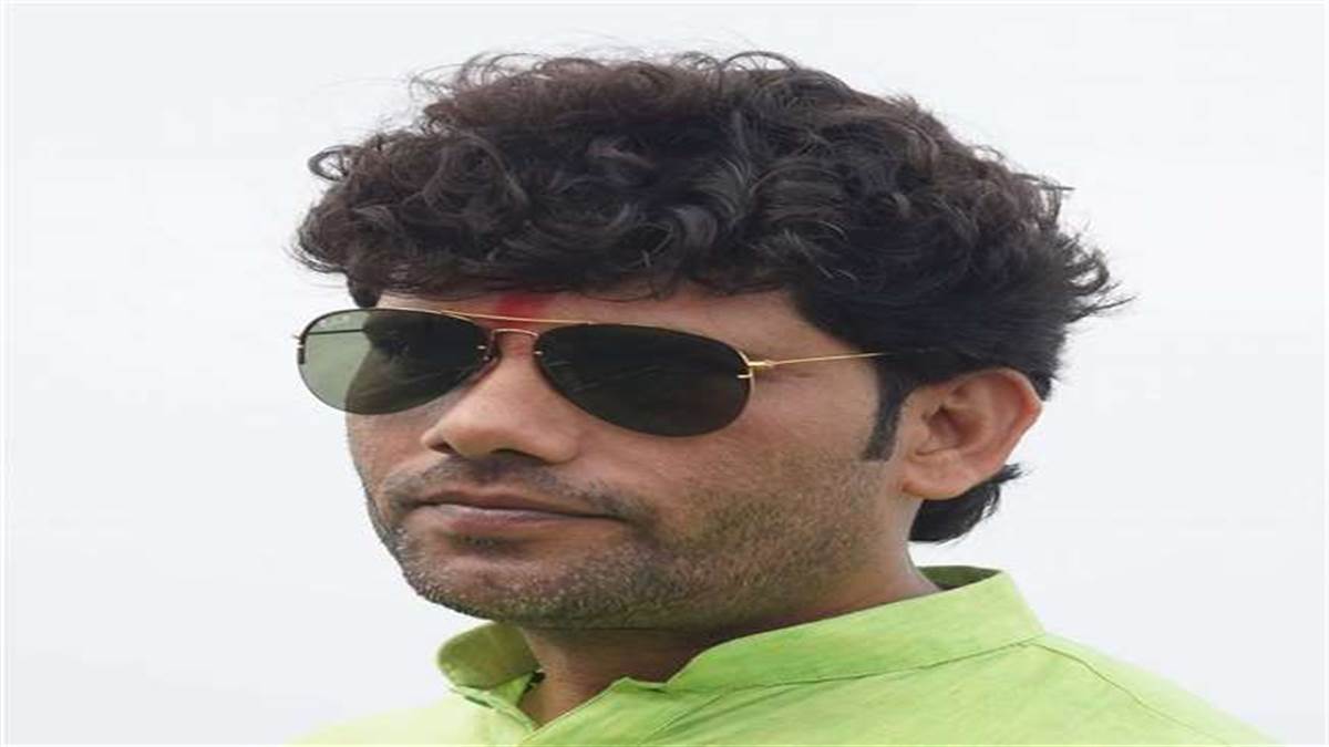 वाराणसी में विश्व हिंदू सेना प्रमुख अरुण पाठक के खिलाफ मुकदमा दर्ज ...