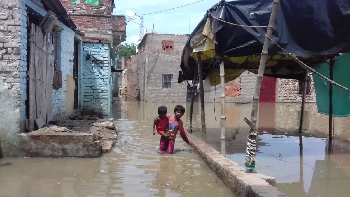 Flood In Ganga-Varuna River : वाराणसी में वरुणा नदी के तटवर्ती इलाकों ...