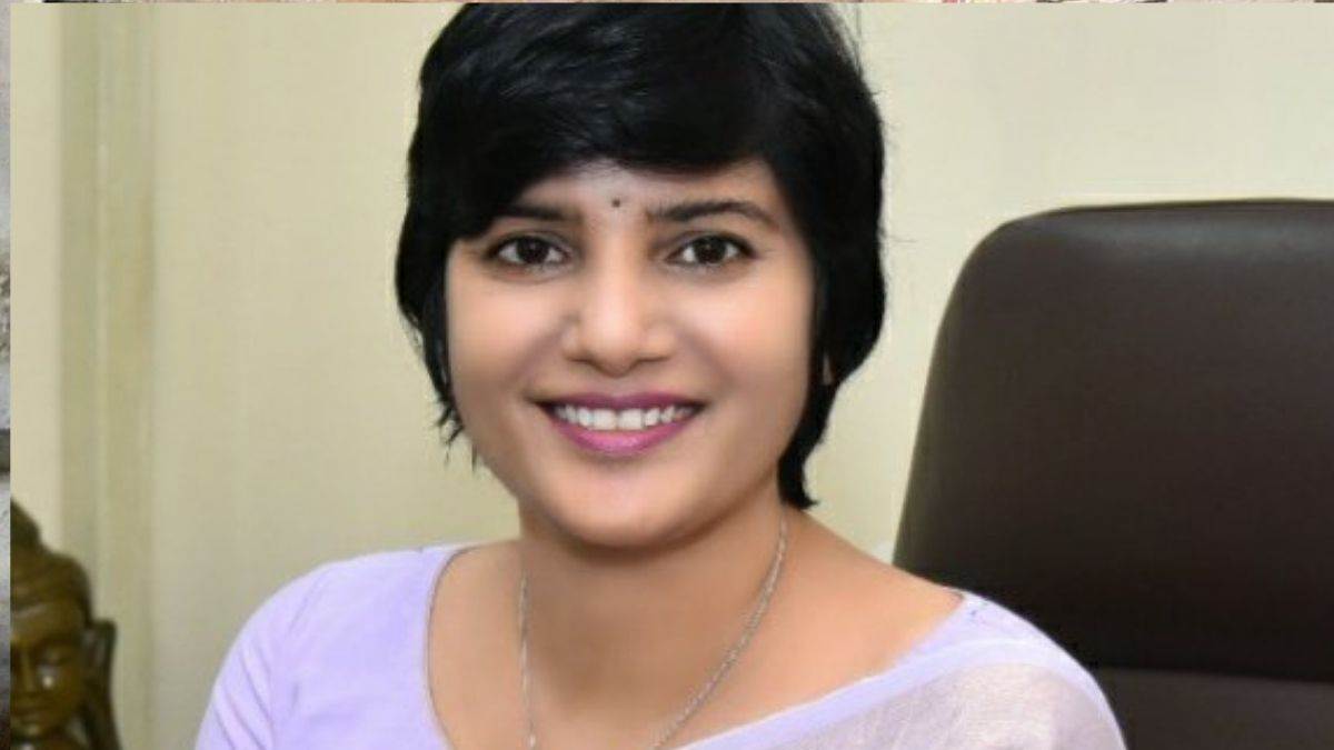 Success Story: आईएएस बनने के लिए हरि चंदना दसारी छोड़ी लंदन की नौकरी, दूसरे प्रयास में पूरा हुआ ...