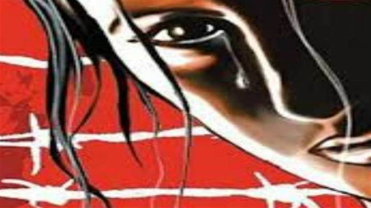 Maharashtra News शादी के बाद होटल में लड़की को अकेले छोड़कर नौ दो ग्
