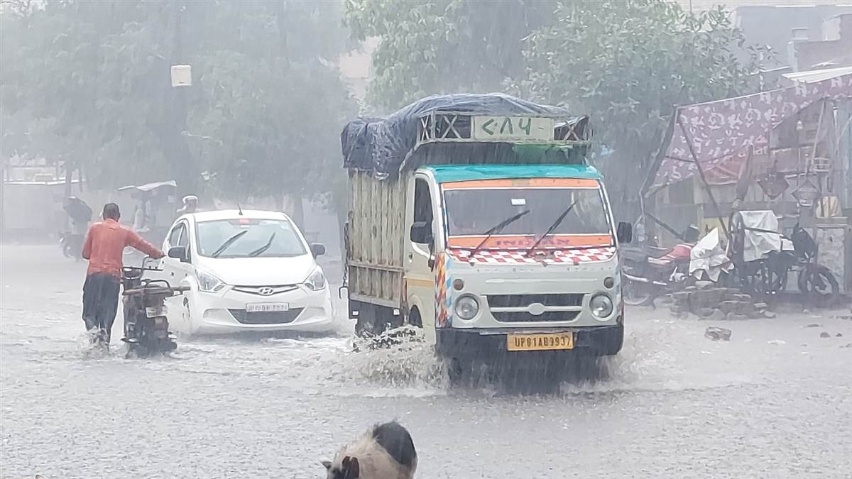 Aligarh Weather Updates : चार घंटे की झमाझम बारिश से तर बतर हुआ अलीगढ़ ...