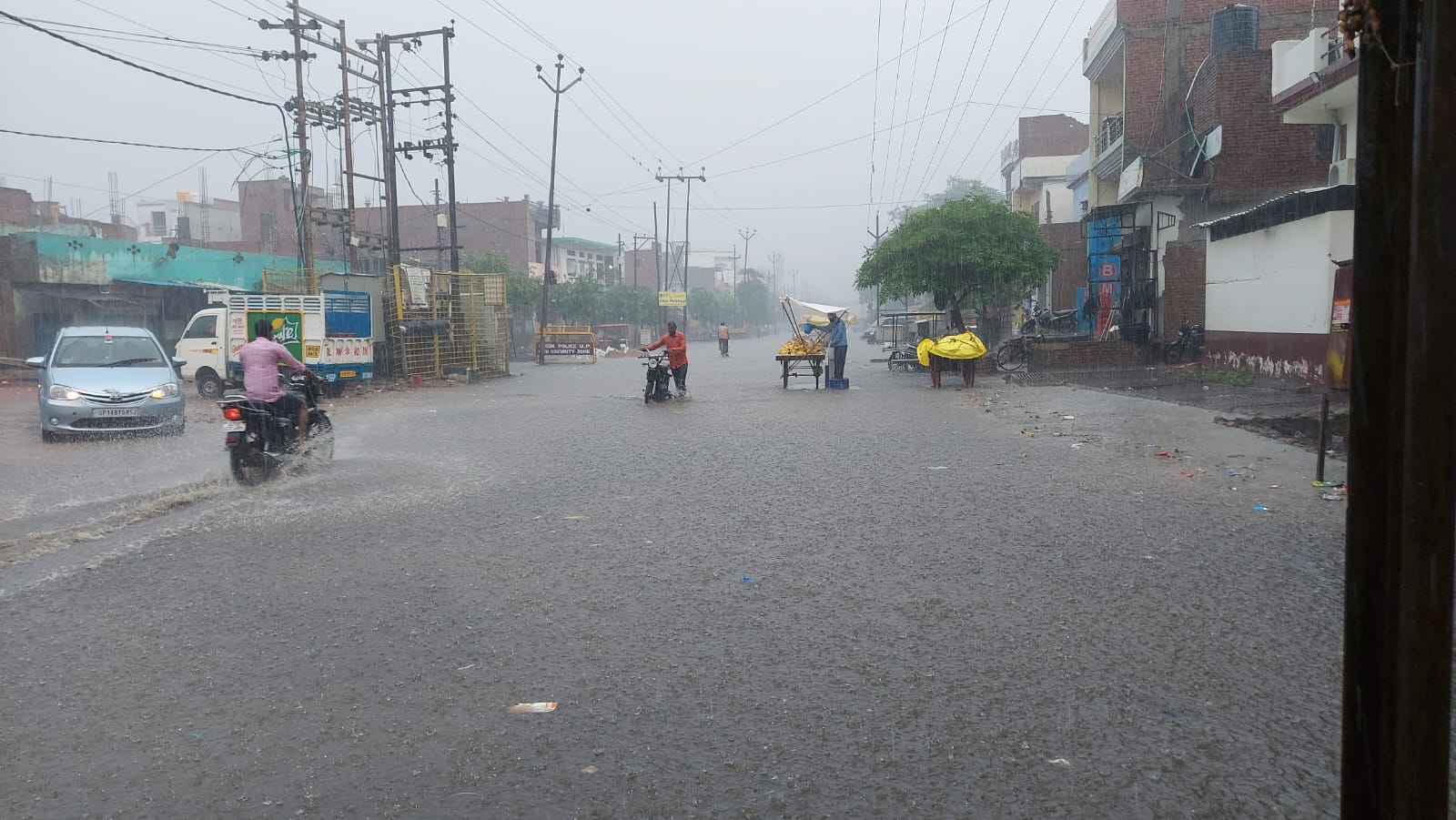 Aligarh Weather Updates : चार घंटे की झमाझम बारिश से तर बतर हुआ अलीगढ़ ...