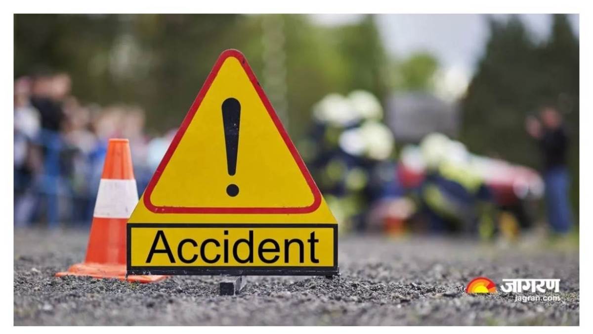 MP News: मध्य प्रदेश के विदिशा में पानी से भरे गड्ढे में गिरी एक कार ...