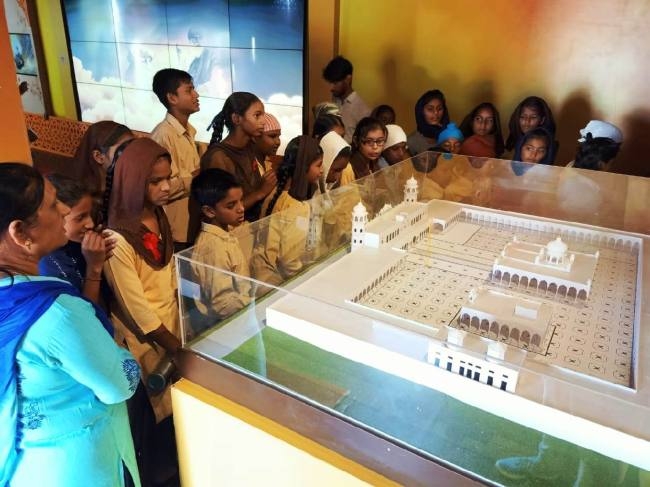 1044 लोगों ने जानी गुरु की जीवनी - 1044 people visited Guru Nanak ...