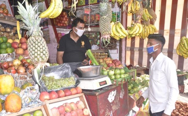 महंगाई की मार, फलों ने भी दिखाई आंख - increse the the price of fruit ...