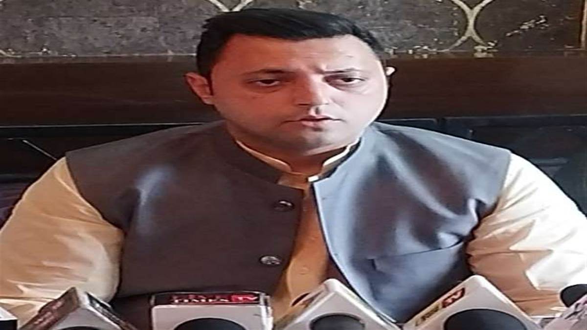 Himachal Election2022:पंडित सुखराम के पोते आश्रय शर्मा ने थामा भाजपा का ...