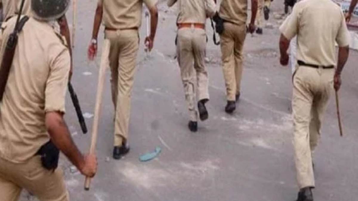 Stones pelted on police in Jamui, vehicles damaged, hidden kidnappers ...