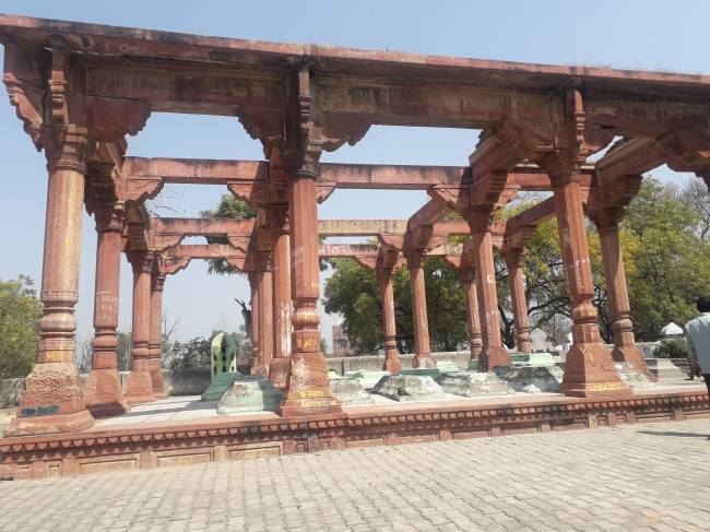 रोमांच और आकर्षण का केंद्र 'बारहखंबा' - Thrill and Hotspots Barakhamba ...