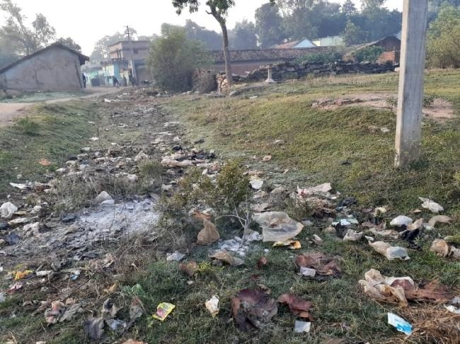 ताराबाद के संथाल व कोल टोला में बुनियादी सुविधाओं का अभाव - no road and ...