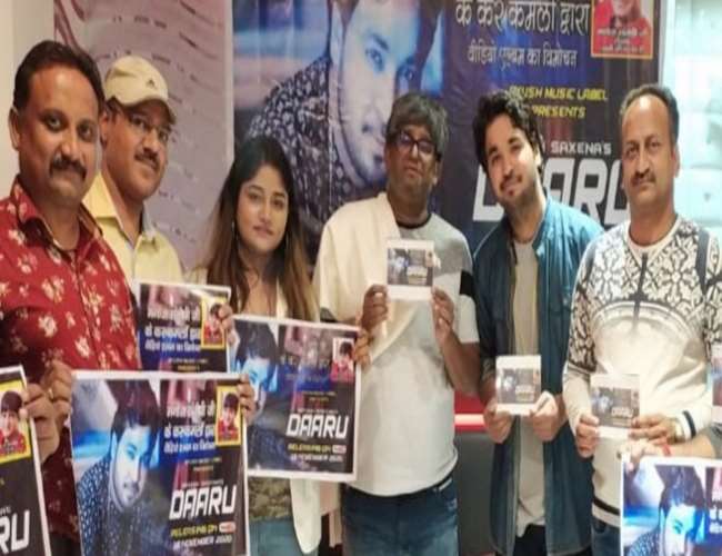 भाभीजी घर पर हैं, के लेखक मनोज संतोषी ने किया आयुष की एलबम ‘दारू’ का ...