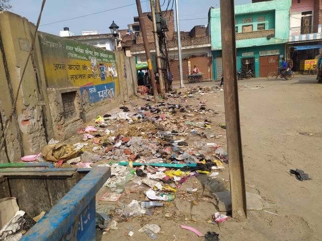कार्य बहिष्कार से कूड़ा उठान बंद - garbage scattered in the streets of ...