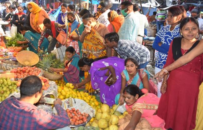 रुद्रपुर व गदरपुर में छठ पर्व पर खरीदारी को उमड़े श्रद्धालु - Devotees ...