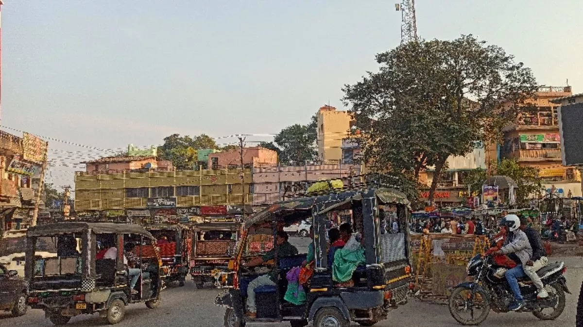 Garhwa News: गढ़वा में अनुभव से वाहन गति की जांच, पांच वर्ष में 852 ...