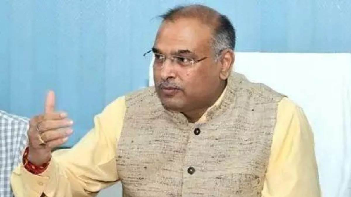 Vinay Pathak Case: विश्वविद्यालय को निजी कंपनियों के हाथ देकर विनय पाठक ...