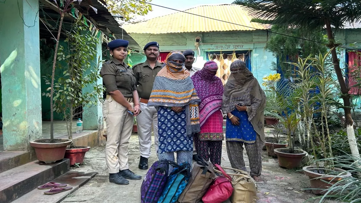 Katihar News: 23 लीटर अंग्रजी शराब के साथ तीन महिला शराब तस्कर गिरफ्तार ...