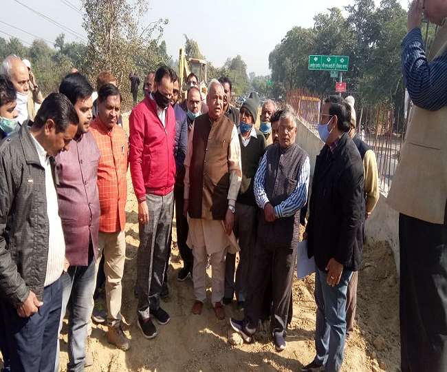 MP Satyadev Pachauri के सामने PWD के अधिशाषी अभियंता ने कहा 26 जनवरी तक ...