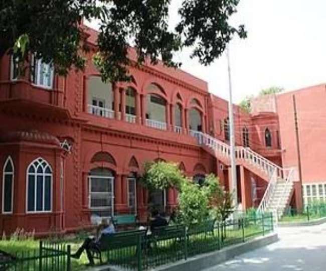 सिर्फ एक क्लिक दूर होंगी श्री रणबीर लाइब्रेरी में रखी दुर्लभ किताबें ...