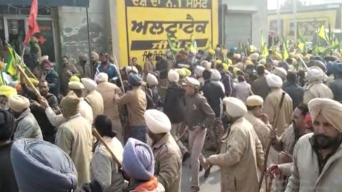 Kisan Protest: फिरोजपुर के जीरा में किसानों पर पुलिस का लाठीचार्ज ...