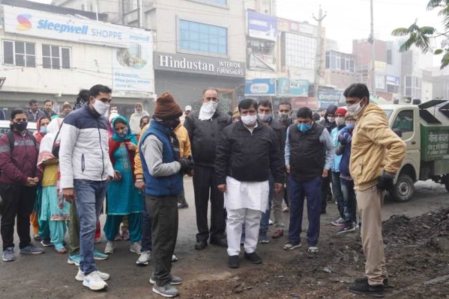 कचरा प्वाइंट खत्म कर जगाई स्वच्छता की अलख - Mayor made people aware of ...