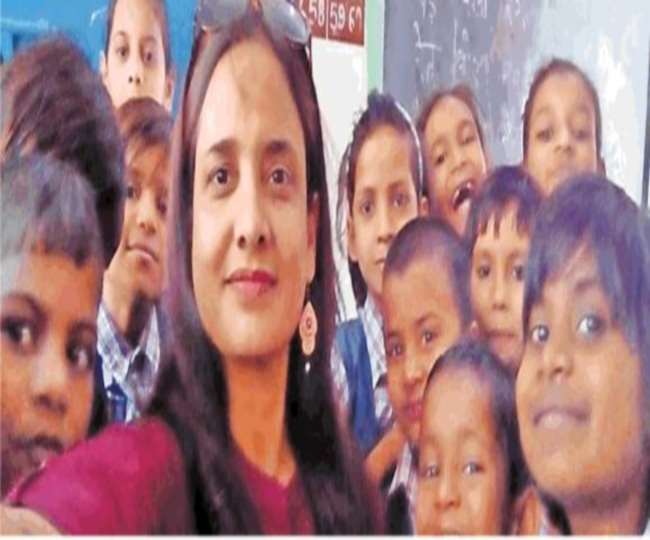 बच्चों की जिंदगी में उजाला ला रही शिक्षिका, कूड़ा बीनने और भीख मांगने ...