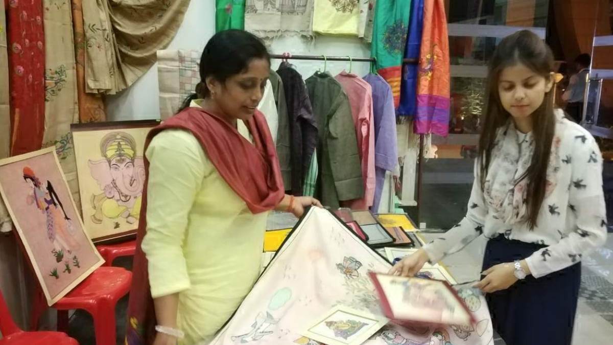 तंत्र के गण: सुजनी कला को देश-विदेश में पहचान दिला रहीं माला, 300 ...