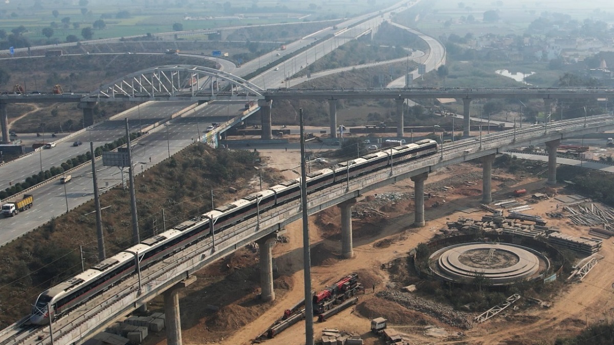 Rapid Rail Photos: 140-160 KMPH घंटे की रफ्तार से दौड़ी रैपिड रेल ...