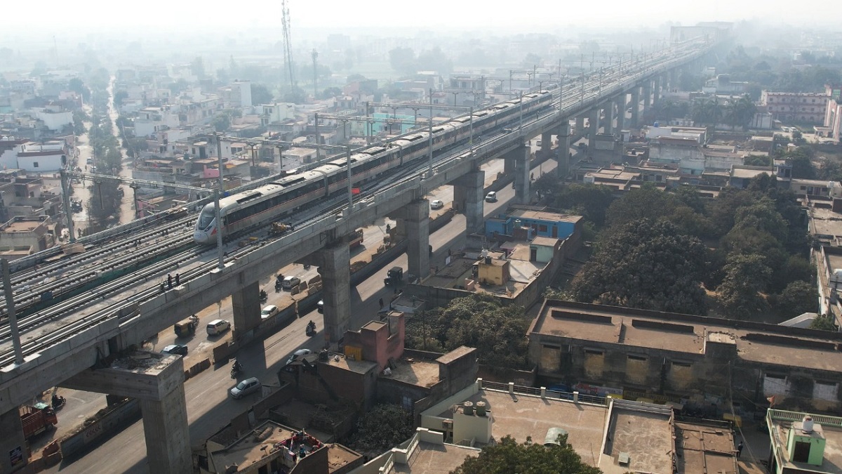 Rapid Rail Photos: 140-160 KMPH घंटे की रफ्तार से दौड़ी रैपिड रेल ...