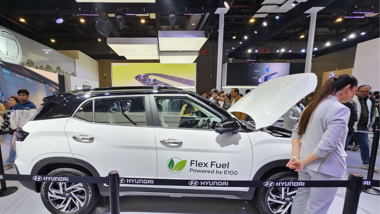 Auto Expo 2025 में Hyundai ने शोकेस की Creta Flex Fuel, कितना दमदार ...