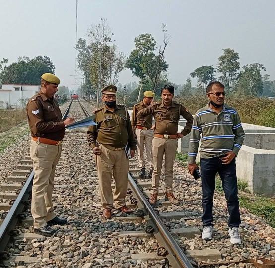 15 माह पूर्व हुई छात्रा की हत्या की जांच को पहुंचे इटावा एसएसपी - Etawah SSP arrived to ...