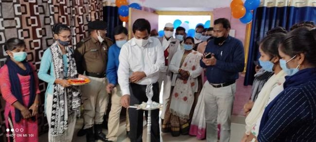 डीएम ने सामुदायिक पुस्तकालय का किया उद्घाटन - DM inaugurated community ...