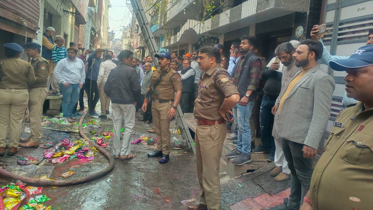 Roorkee News: अवैध पटाखा फैक्ट्री में धमाका, चार जिंदा जले; 40 मिनट तक ...