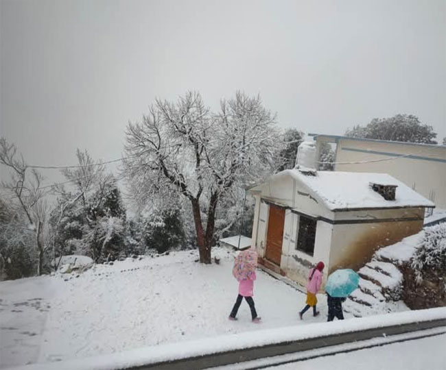 Uttarakhand Snowfall: मौसम ने बरसाई नेमत, ताजा बर्फबारी से ढक गई ...
