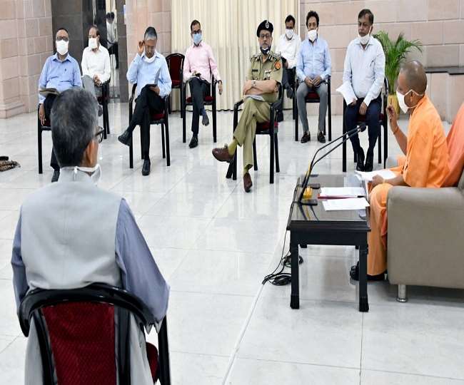 CoronaVirus in UP : योगी ने निभाया ‘राजधर्म’, आंखों में नमी के बाद भी ... CoronaVirus in UP : योगी ने निभाया ‘राजधर्म’, आंखों में नमी के बाद भी ...
