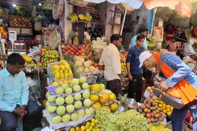 सब्जी के गिरे दाम, फल के बढे - Vegetable prices fall, fruit prices ...