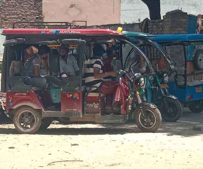 Lockdown 4.0 Rishikesh: बिना अनुमति दौड़ रहे ई रिक्शा, शारीरिक दूरी का ...