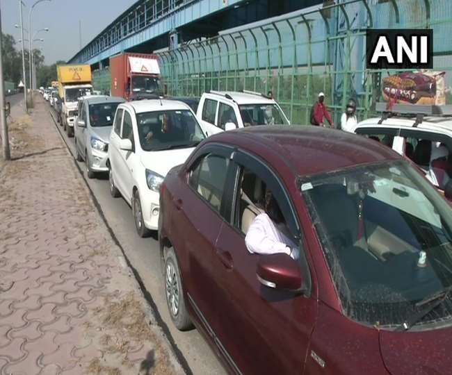 Delhi Lockdown 4.0: दिल्ली-नोएडा बॉर्डर पर उमड़ी वाहन चालकों की भीड़, चेकिंग के दौरान लगा जाम ...