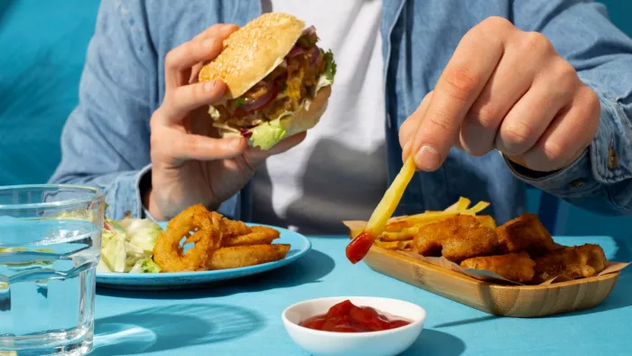 Food causes Fatigue: इन चीज़ों को खाने से दिनभर महसूस होती रहती है थकान ...