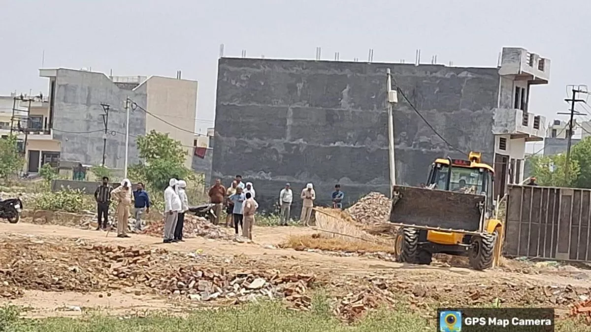 Bulldozer Action: गाजियाबाद में बुलडोजर एक्शन से मचा हड़कंप, GDA ने ...