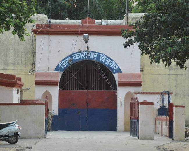 लखनऊ मुख्यालय से रहेगा जेल में बंद माफिया पर पहरा