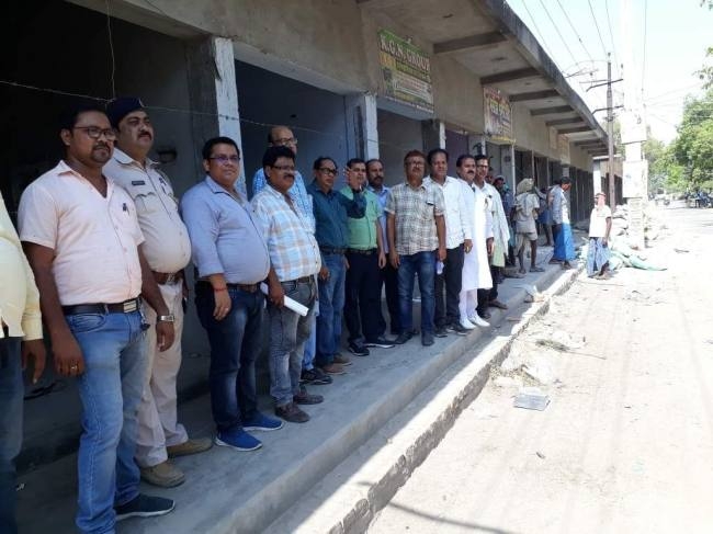 दिघवारा में पुलिस प्रशासन ने जिप की दुकानों को कराया अतिक्रमण मुक्त ...