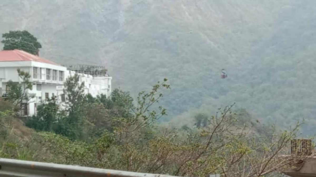 Parwanoo Timber Trail Ropeway: परवाणू रोपवे ट्राली में फंसे 14 पर्यटक ...