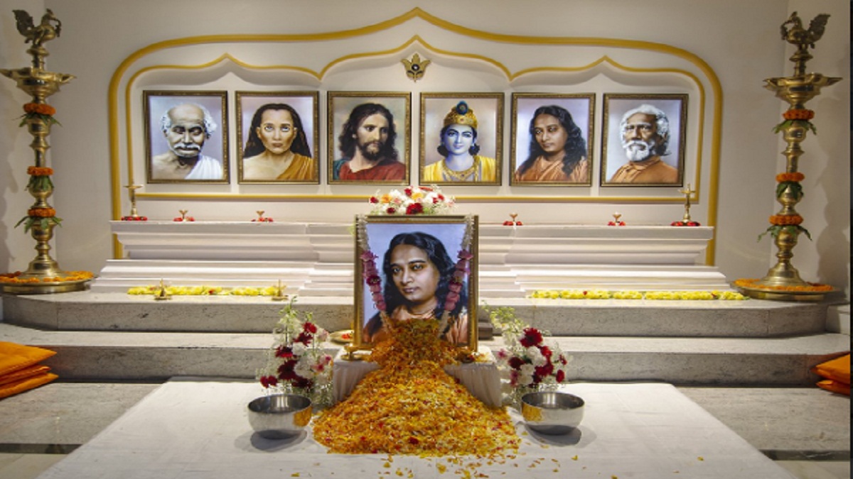 International Yoga Day 2022 : सुपरस्टार रजनीकांत ने योगदा आश्रम में ली ...