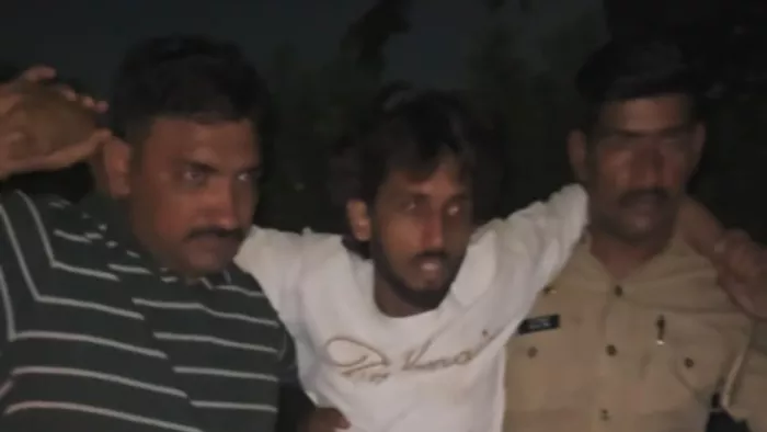 Ghaziabad encounter: गाजियाबाद में पुलिस और बदमाशों के बीच मुठभेड़, पैर ...