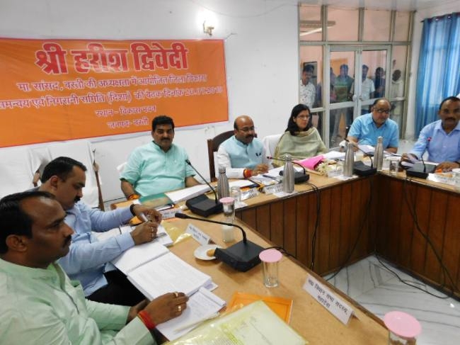 जनप्रतिनिधियों के निशाने पर रहा बिजली व स्वास्थ्य महकमा