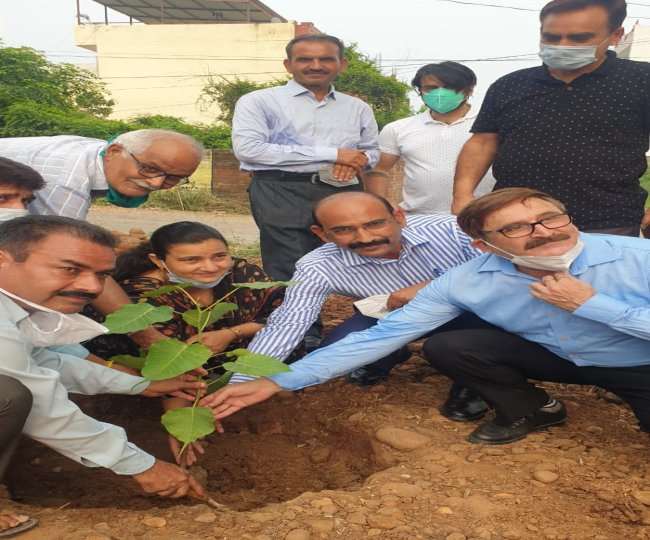 Jammu अप्पर रूपनगर में पौधारोपण अभियान आयोजित पीपल के पौधे रोप पर्यावरण ...